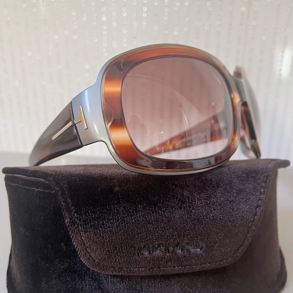 Tom Ford | Accessories | Tom Ford Lisa Tf28 Color R65 | Poshmark